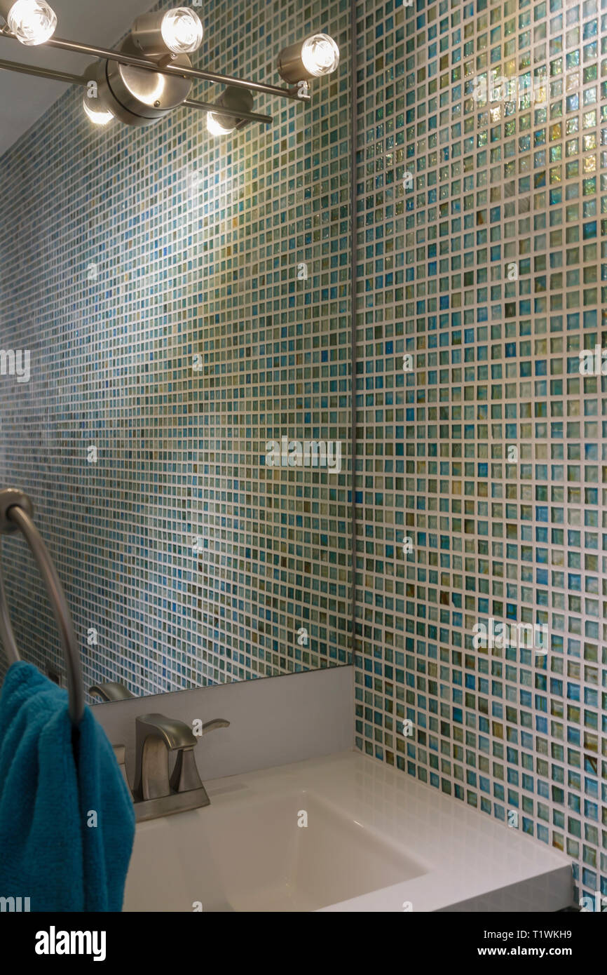 White square tile walls hi-res stock photography and images - Alamy