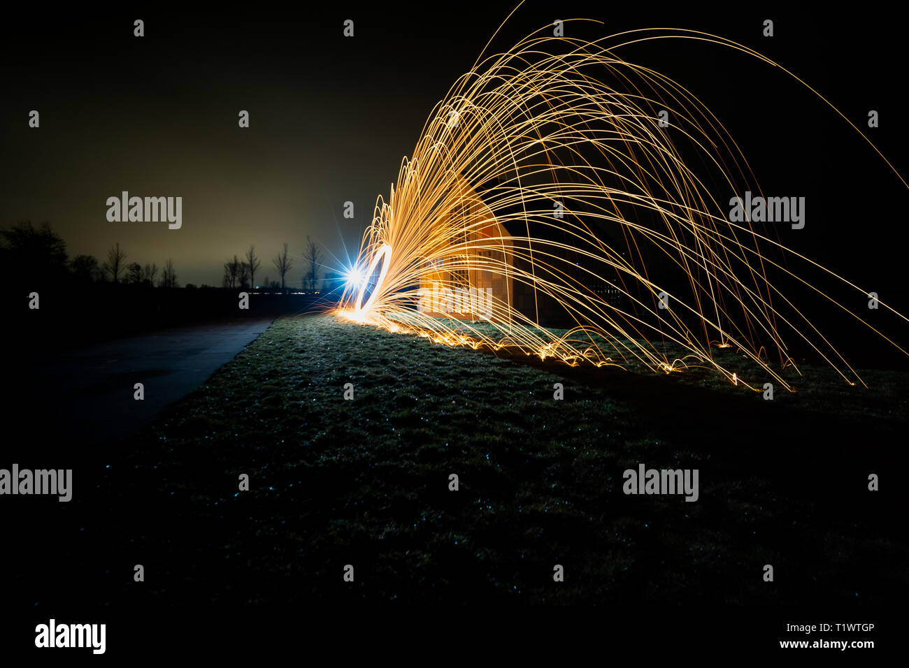 Burning steel wool as fireworks with fire splashes Stock Photo - Alamy