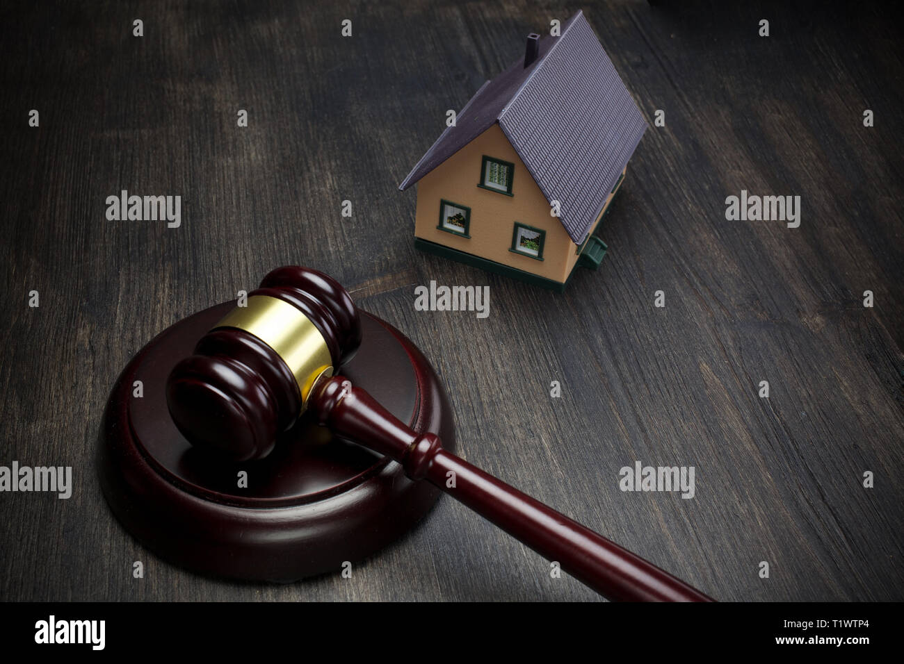 Real estate auction hi-res stock photography and images - Alamy