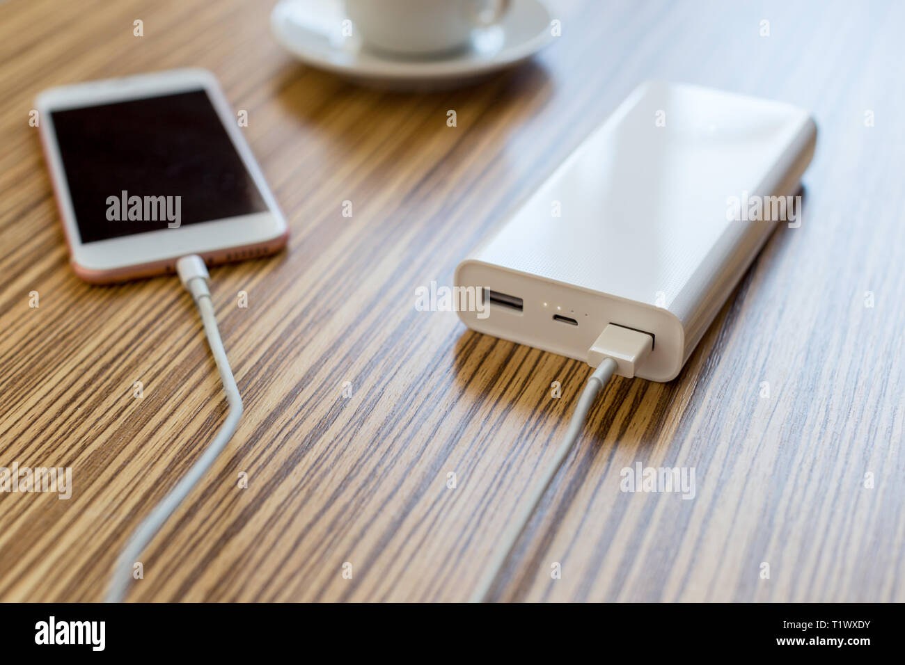 powerbank charging a smartphone Stock Photo - Alamy