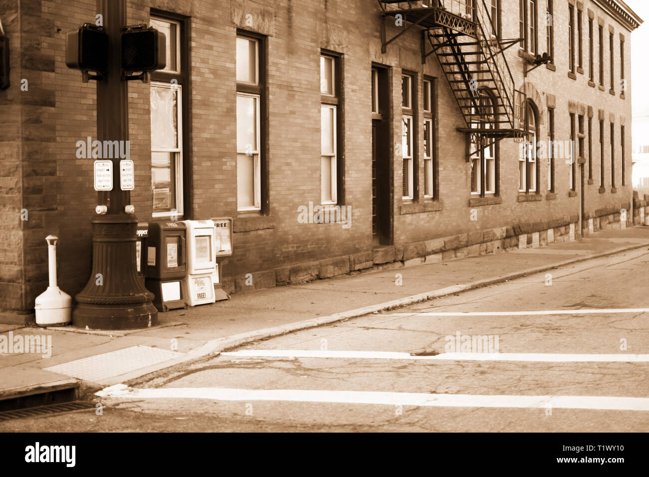 Empty cross hi-res stock photography and images - Alamy