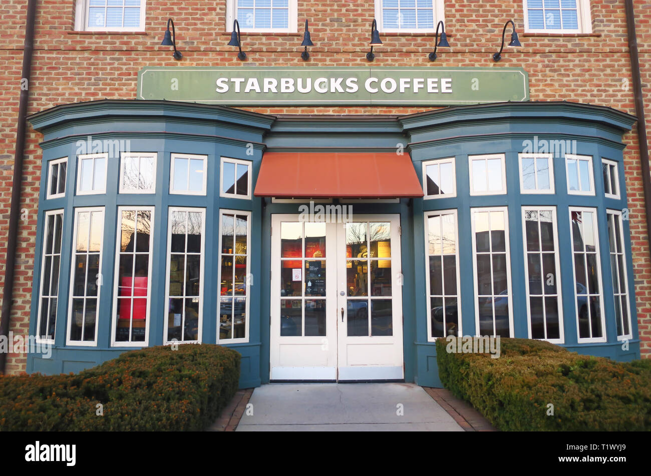 Starbucks hanging sign hi-res stock photography and images - Alamy