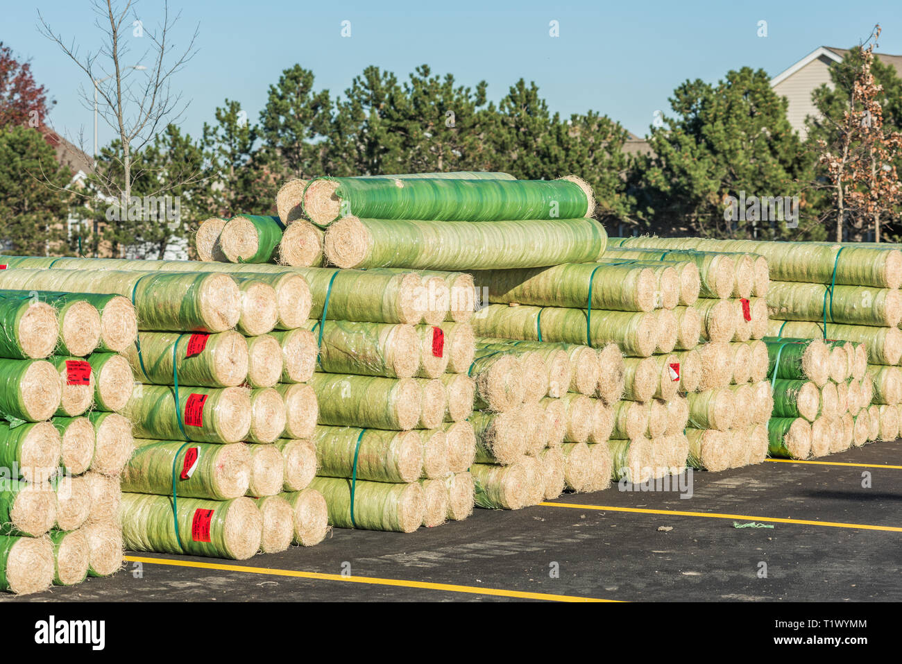 Piled blankets hi-res stock photography and images - Alamy