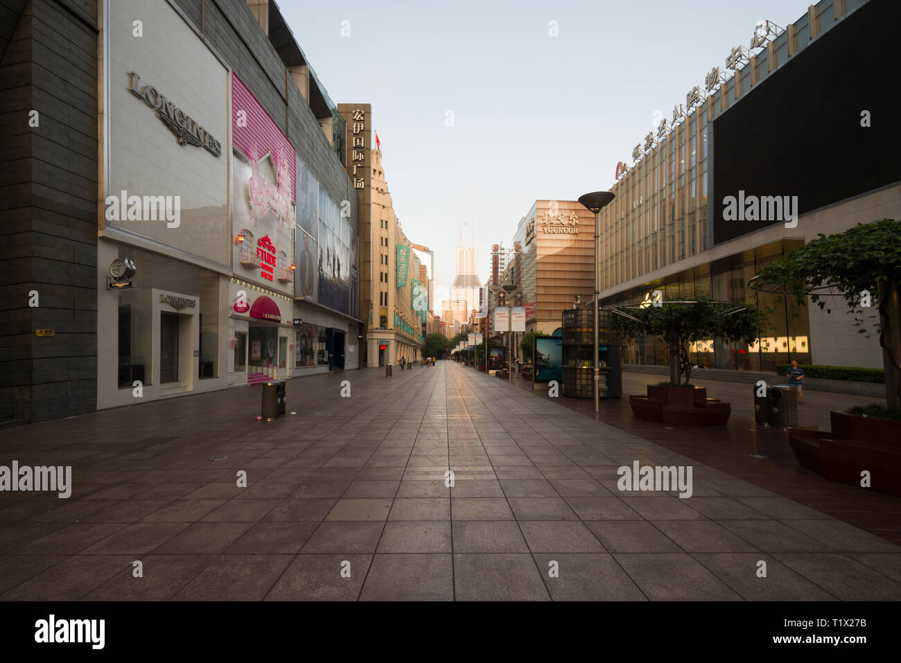 Shopping street in shanghai hi-res stock photography and images - Alamy