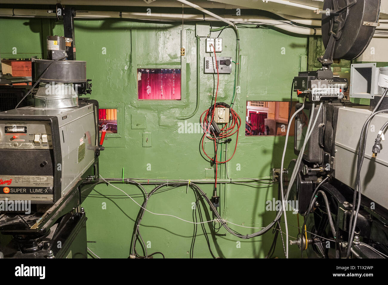 Projection building hi-res stock photography and images - Alamy