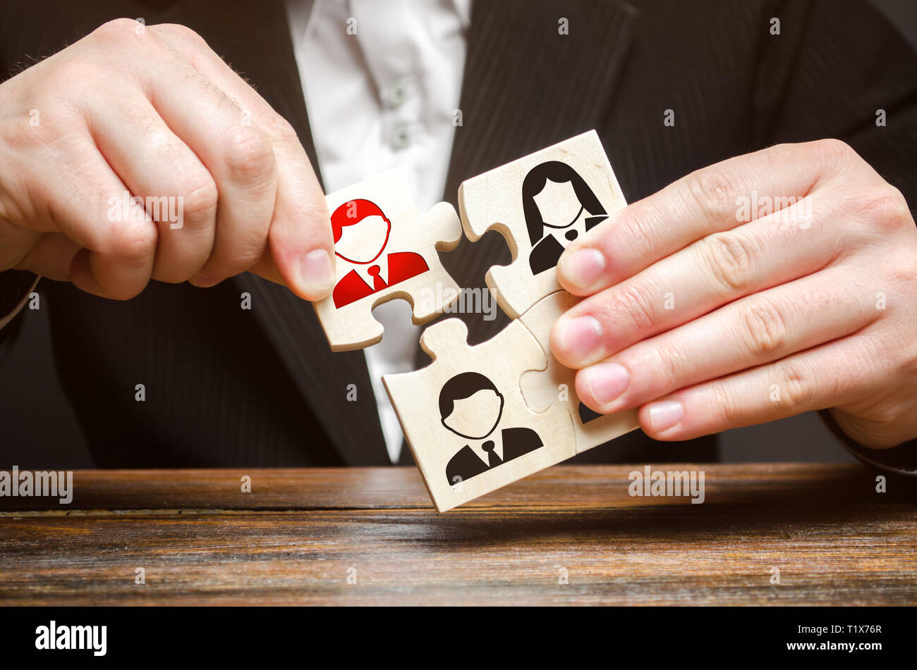 Team work puzzles hi-res stock photography and images - Alamy