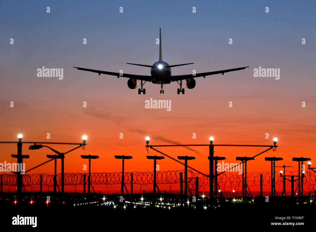 Airliner landing at Heathrow airport at sunset Stock Photo - Alamy