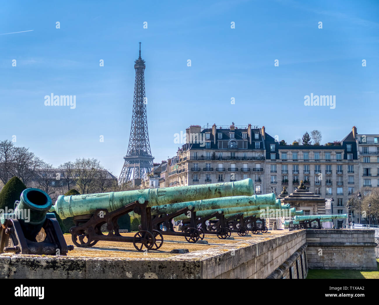 Paris invalides cannon artillery hi-res stock photography and images ...