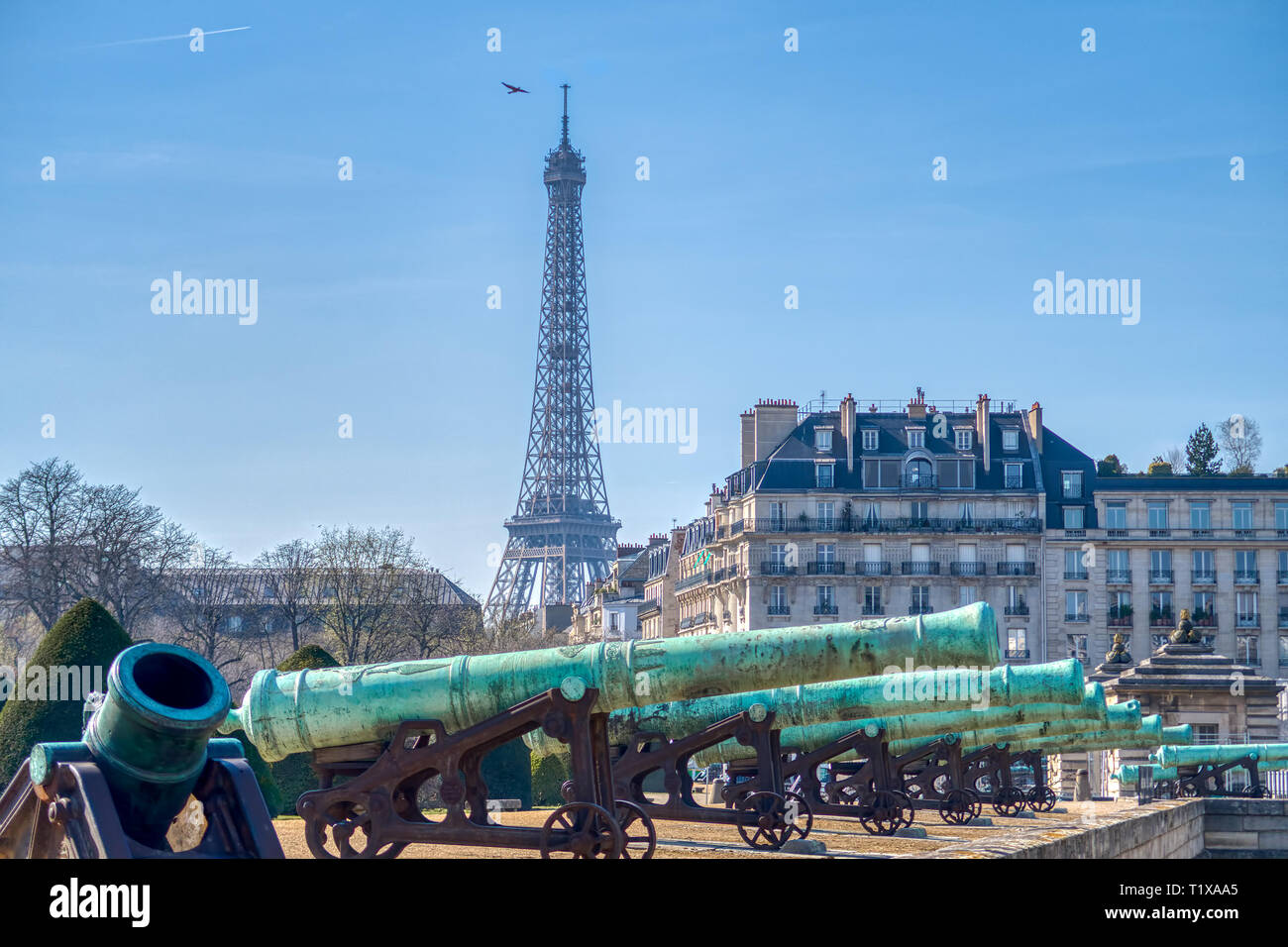 Cannons outside Les Invalides and The Eiffel Tower - Paris, France ...