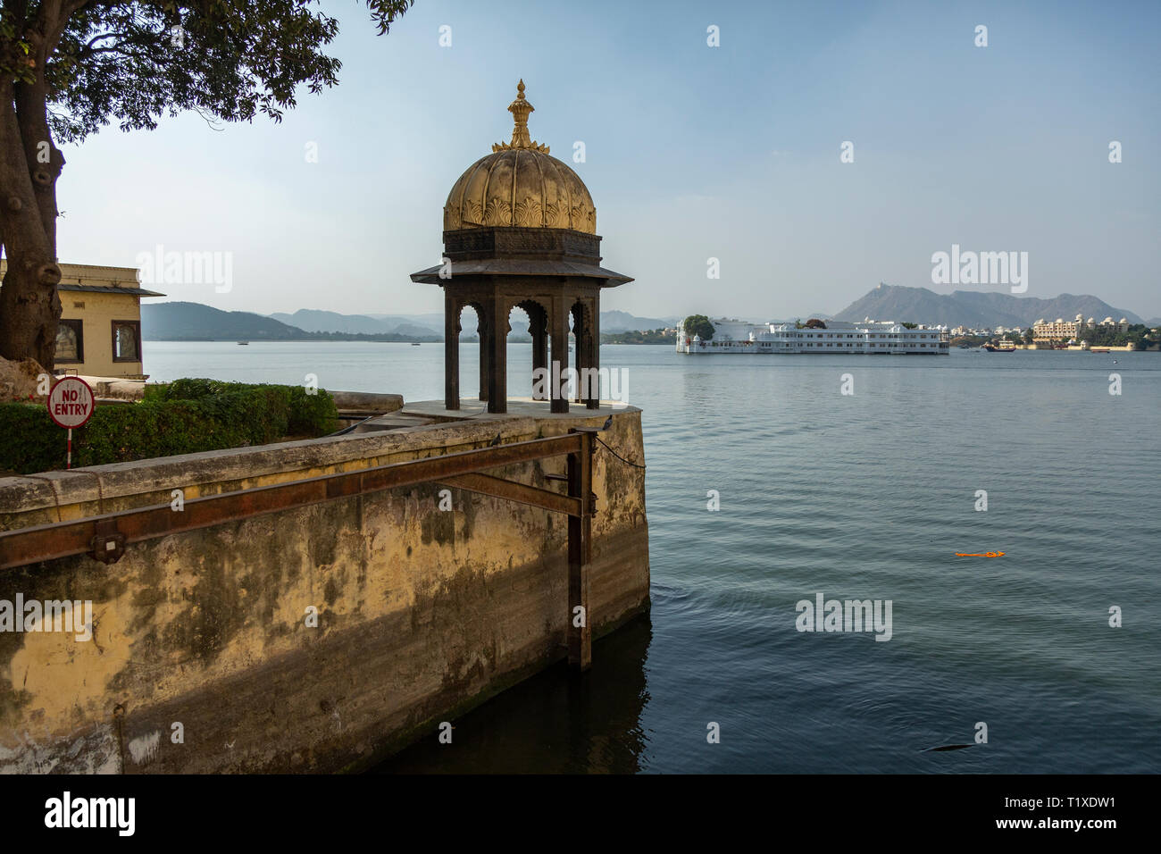 Udaipur lake palace ruins hi-res stock photography and images - Alamy