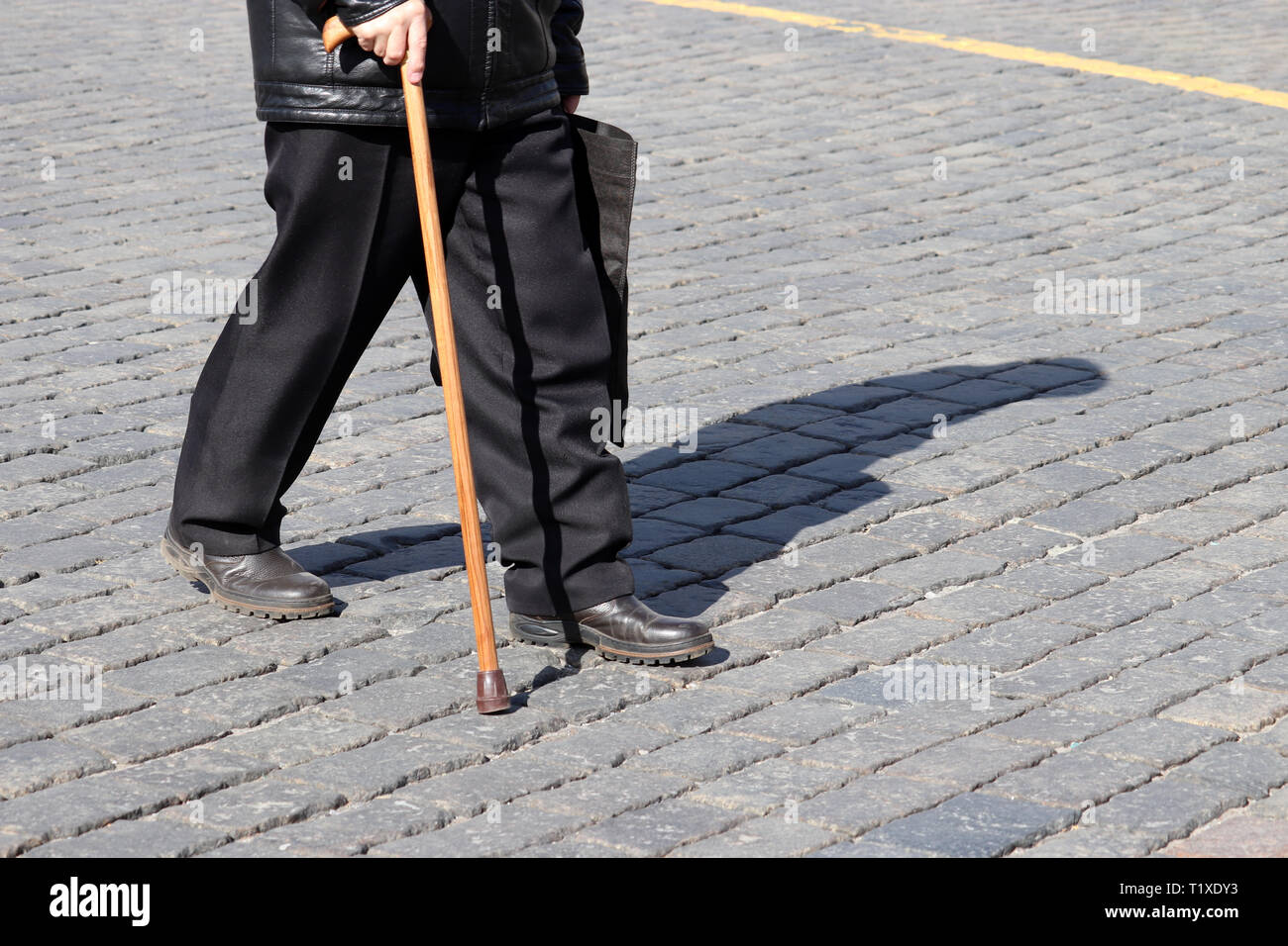 Person limping hi-res stock photography and images - Alamy
