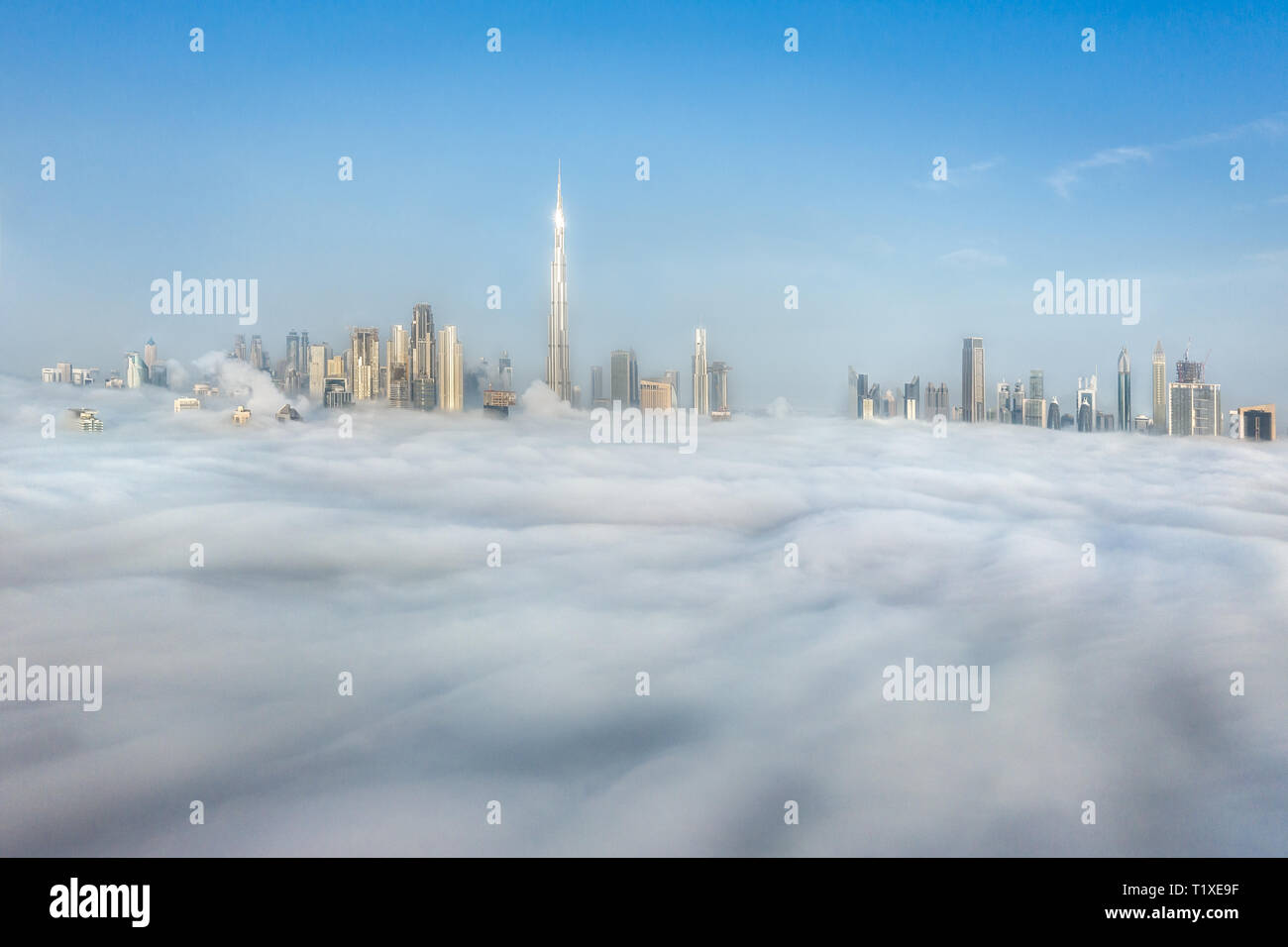 Dubai fog burj khalifa hi-res stock photography and images - Alamy
