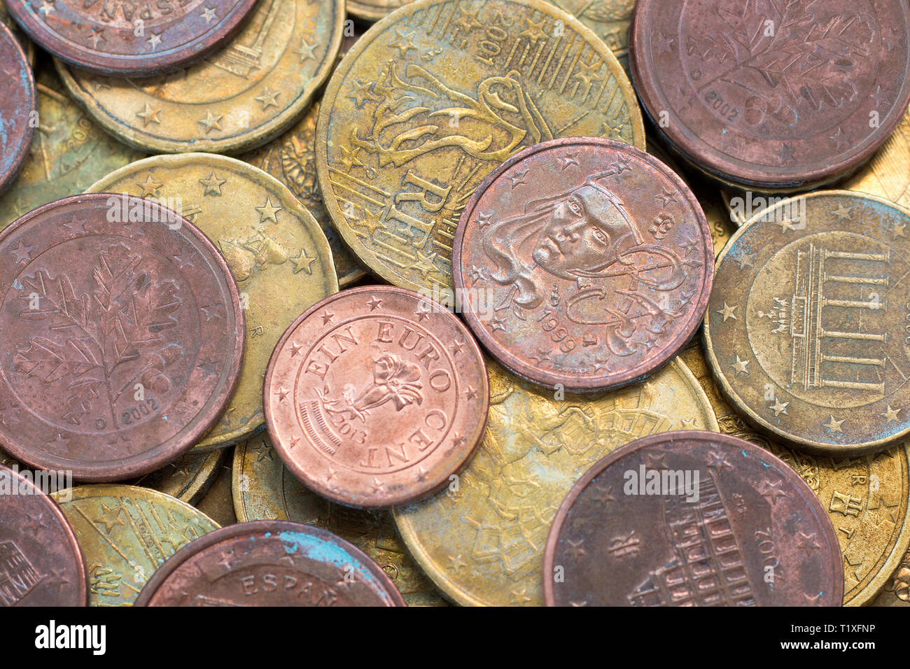 Old copper coins hi-res stock photography and images - Alamy