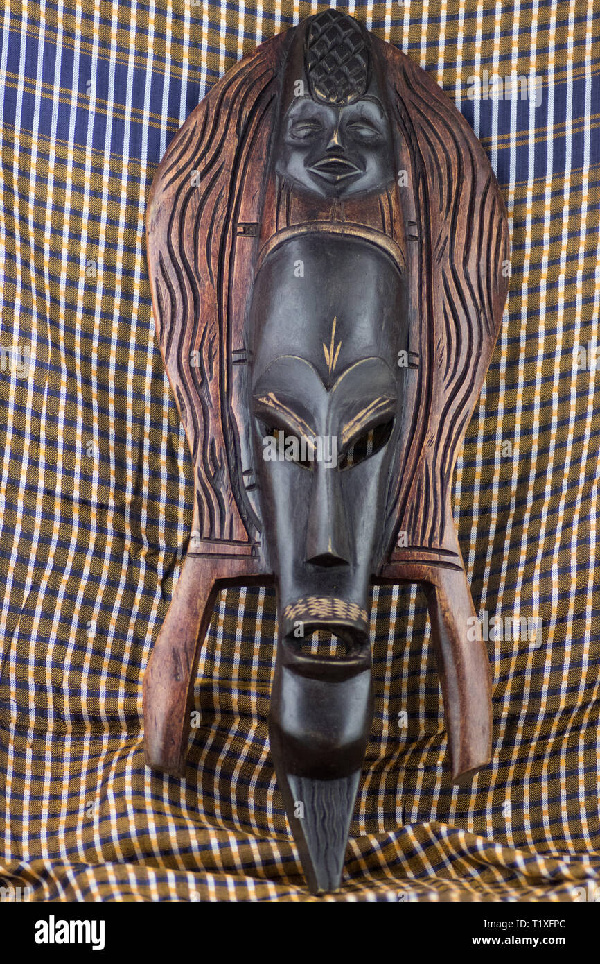 Old antique african tribal mask hi-res stock photography and images - Alamy