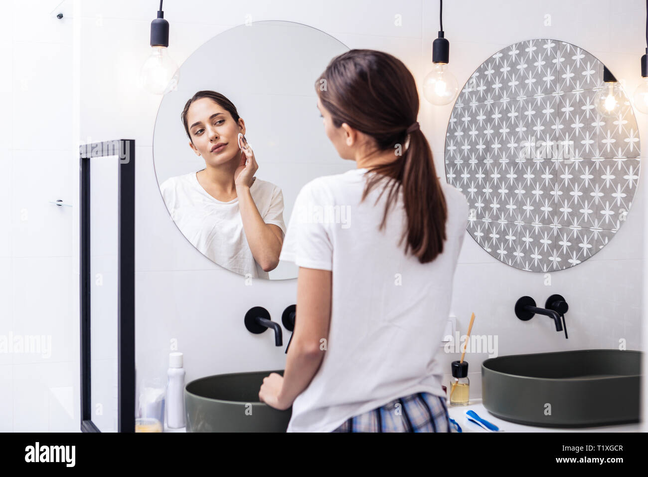 Baggy skin hi-res stock photography and images - Alamy