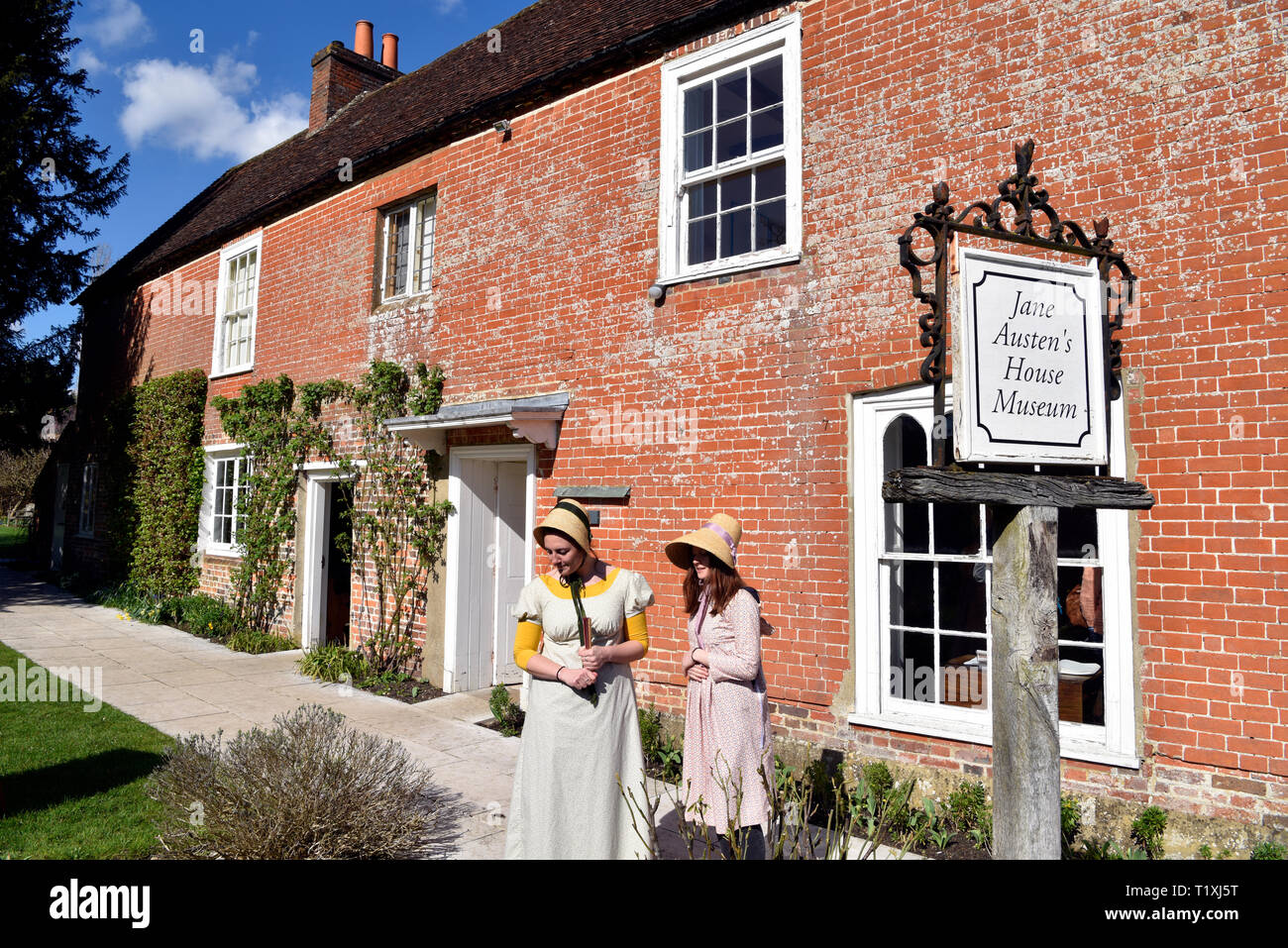 Jane Austen’s House & Museum with 2 women in Regency costume of the ...