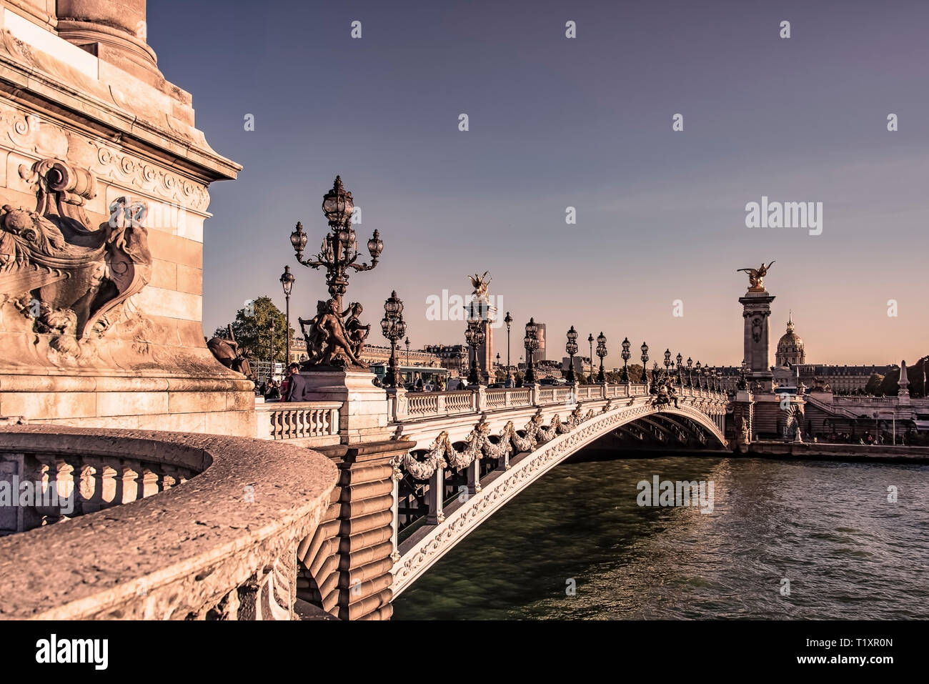 Bridge river seine landmark paris hi-res stock photography and images ...