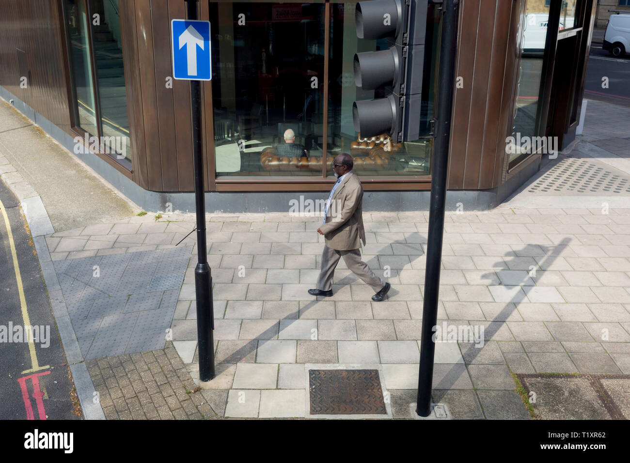 Strangers walking hi-res stock photography and images - Alamy