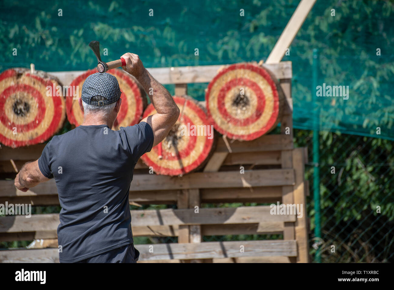 Axe throwing hi-res stock photography and images - Alamy