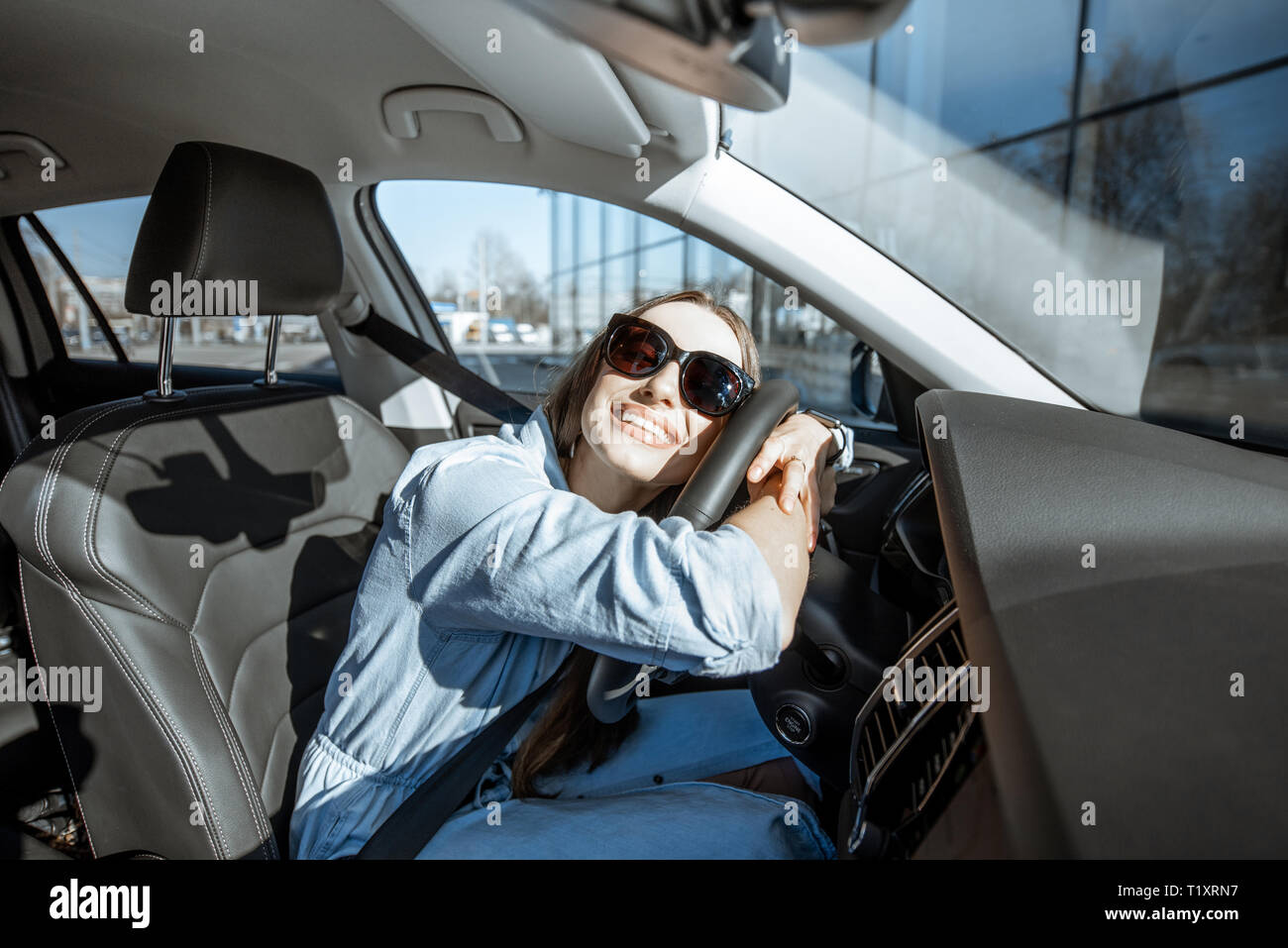 Hug hugging car hi-res stock photography and images - Alamy