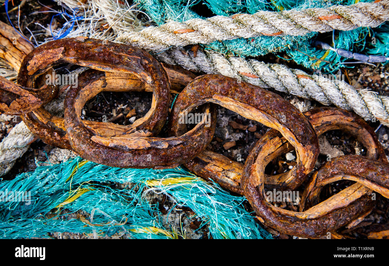 Rusty with rope hi-res stock photography and images - Alamy