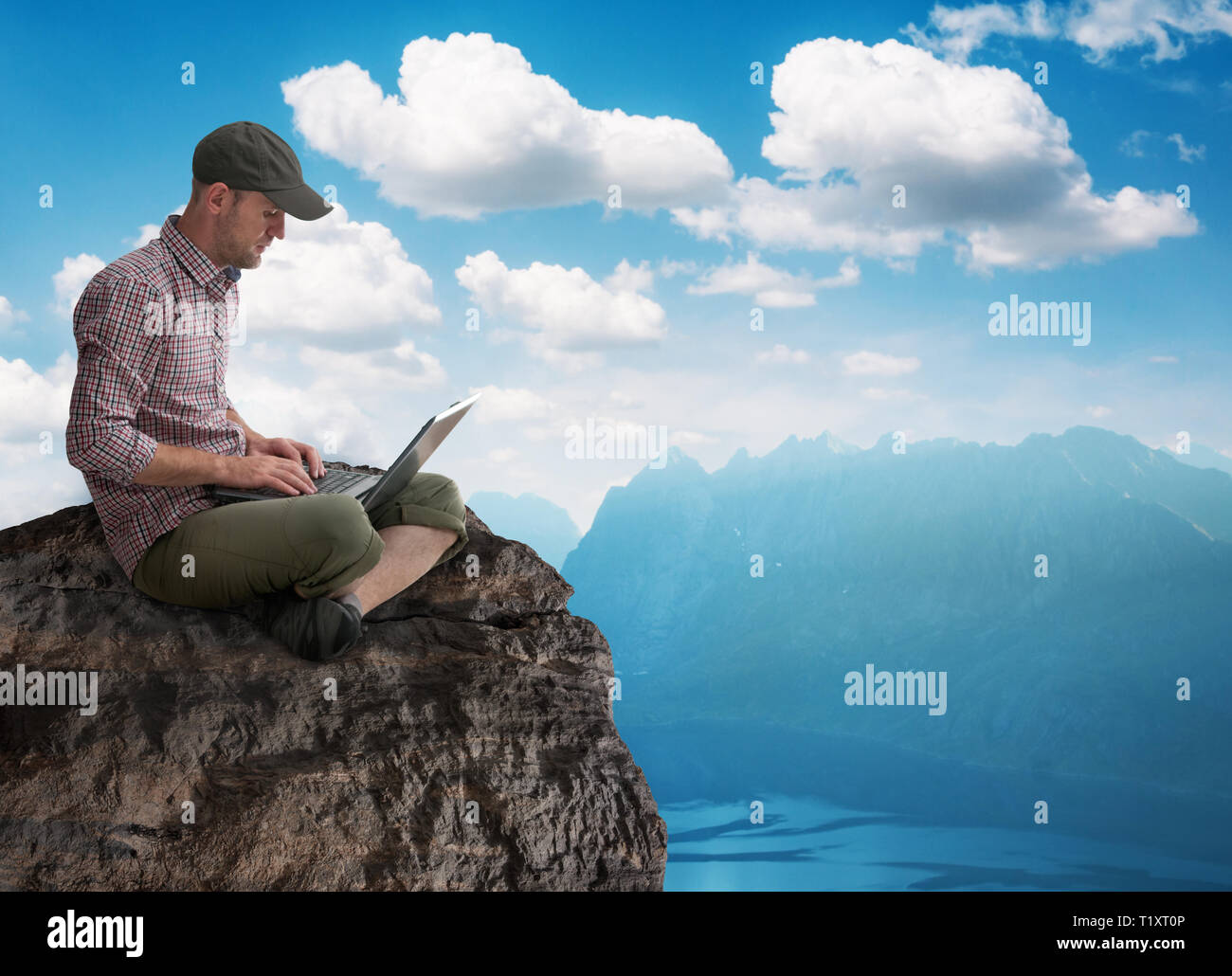Outdoors laptop computer hi-res stock photography and images - Alamy