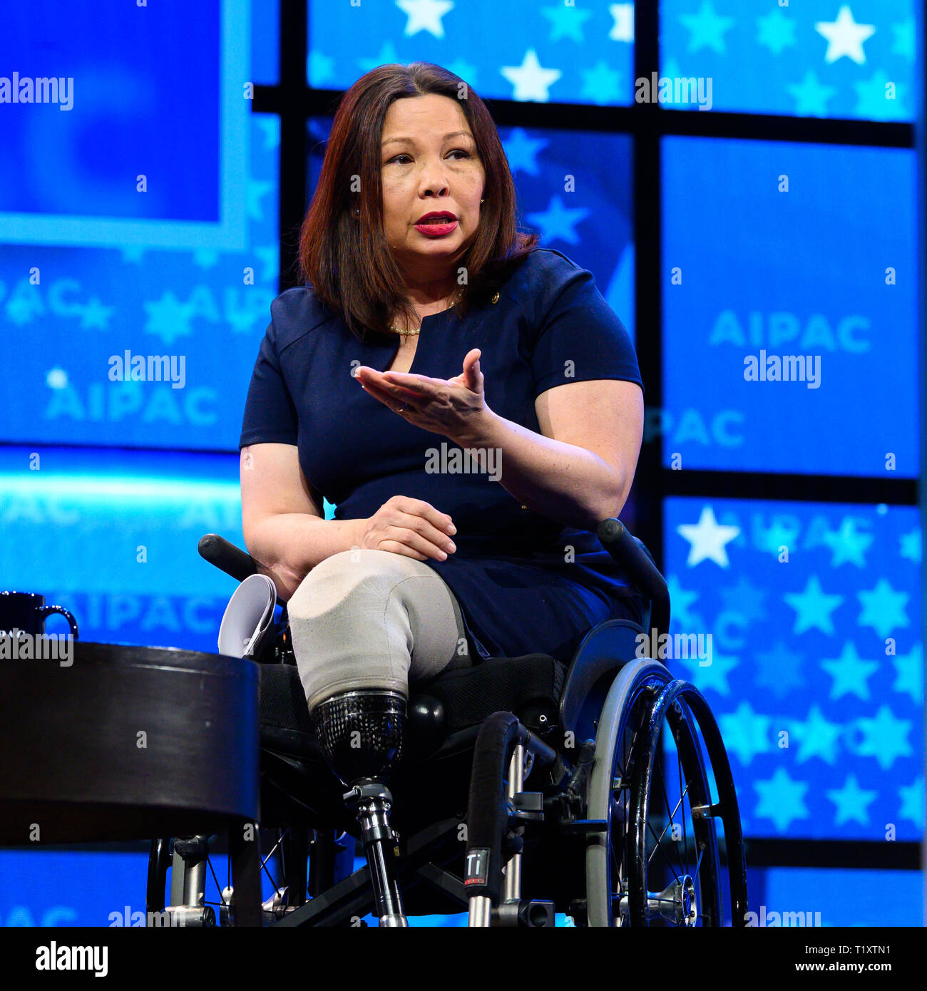 Tammy duckworth speaking hi-res stock photography and images - Alamy