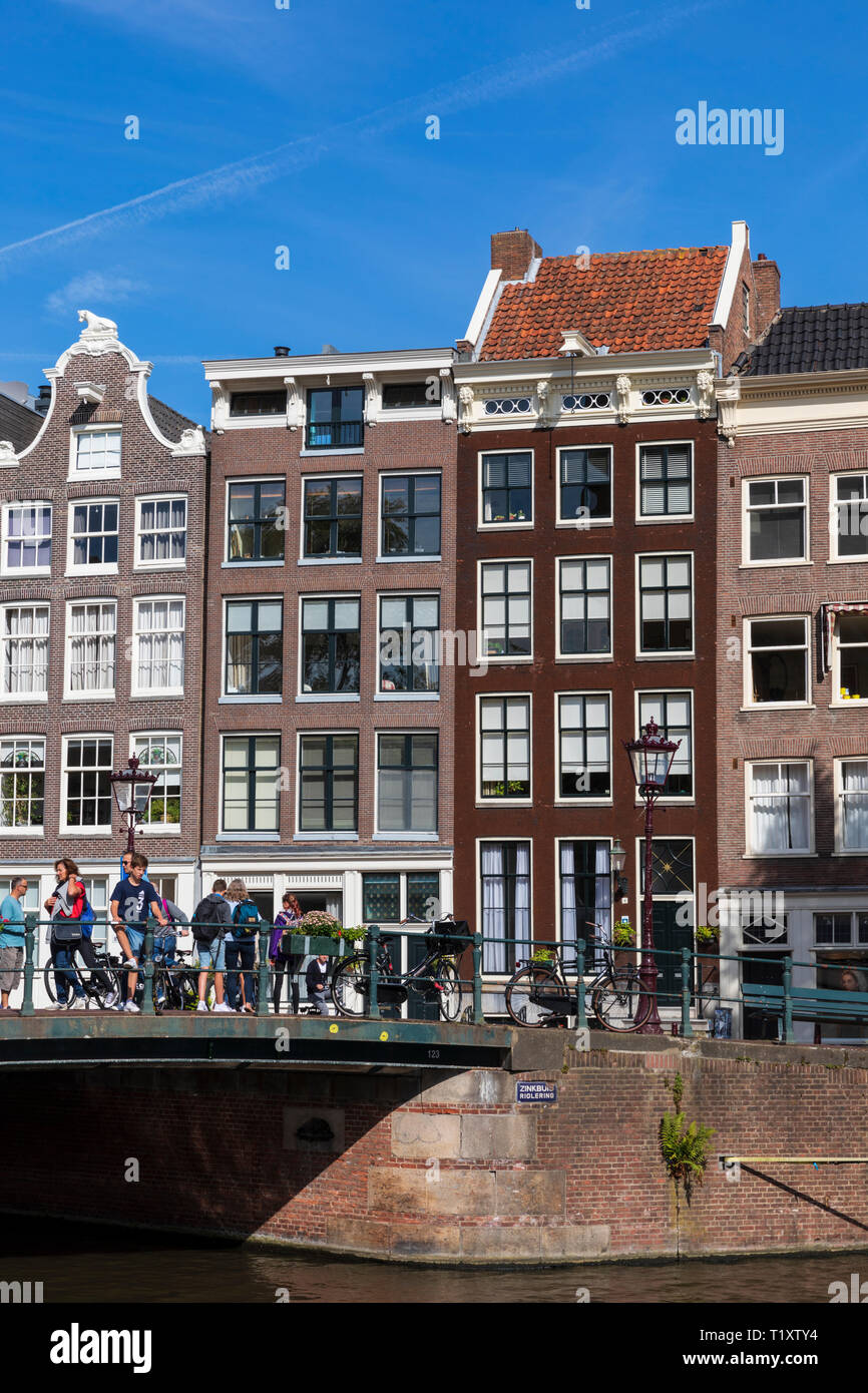 Dutch houses canal amsterdam hi-res stock photography and images - Alamy