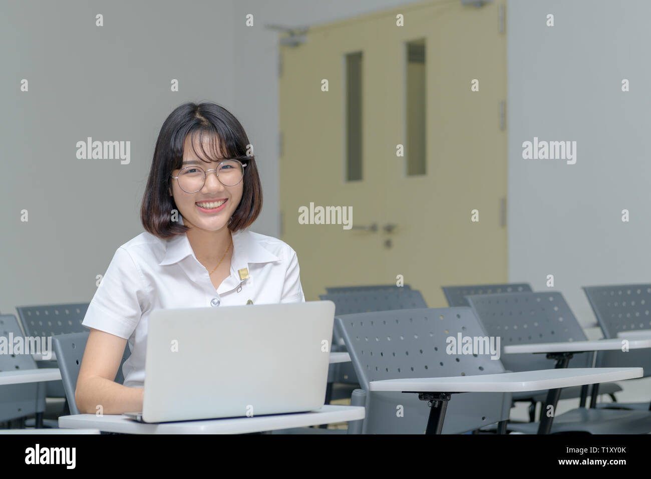 Teenagers group work class education hi-res stock photography and ...