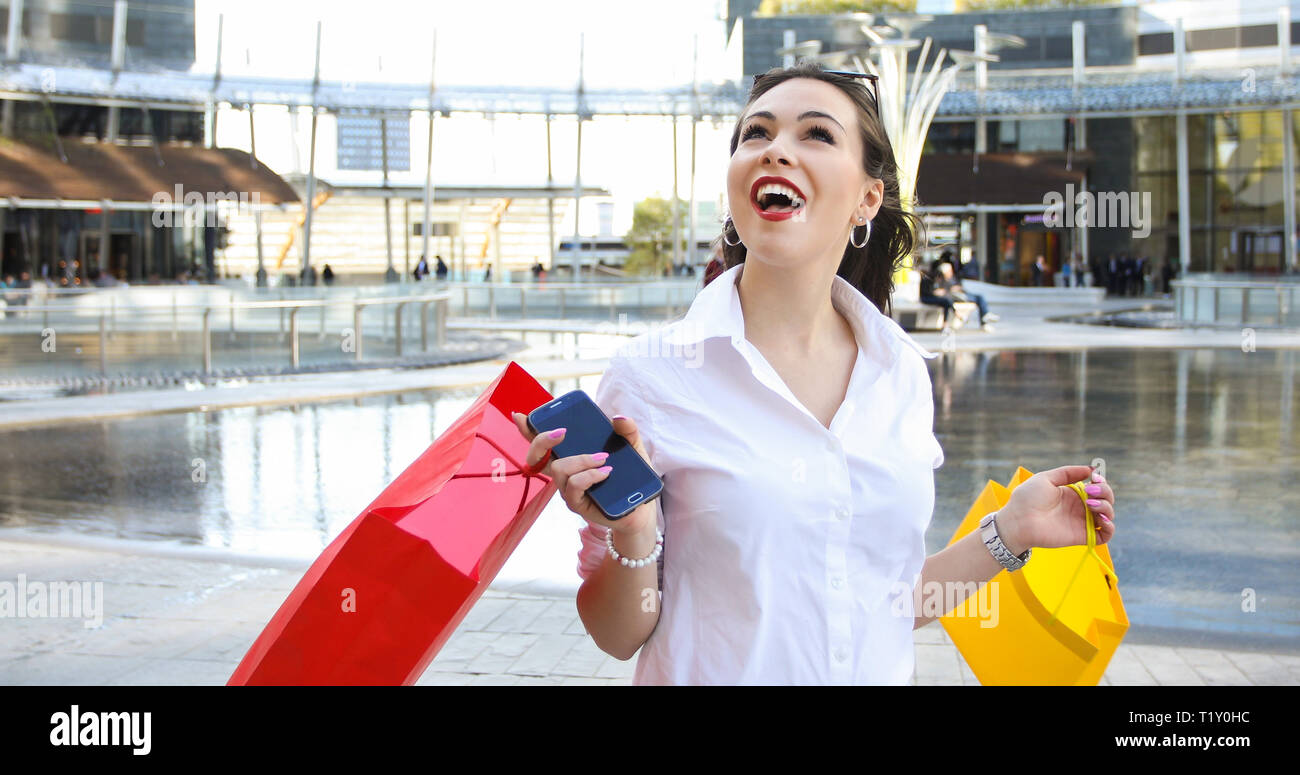 Woman walking and shopping in a modern city Stock Photo - Alamy