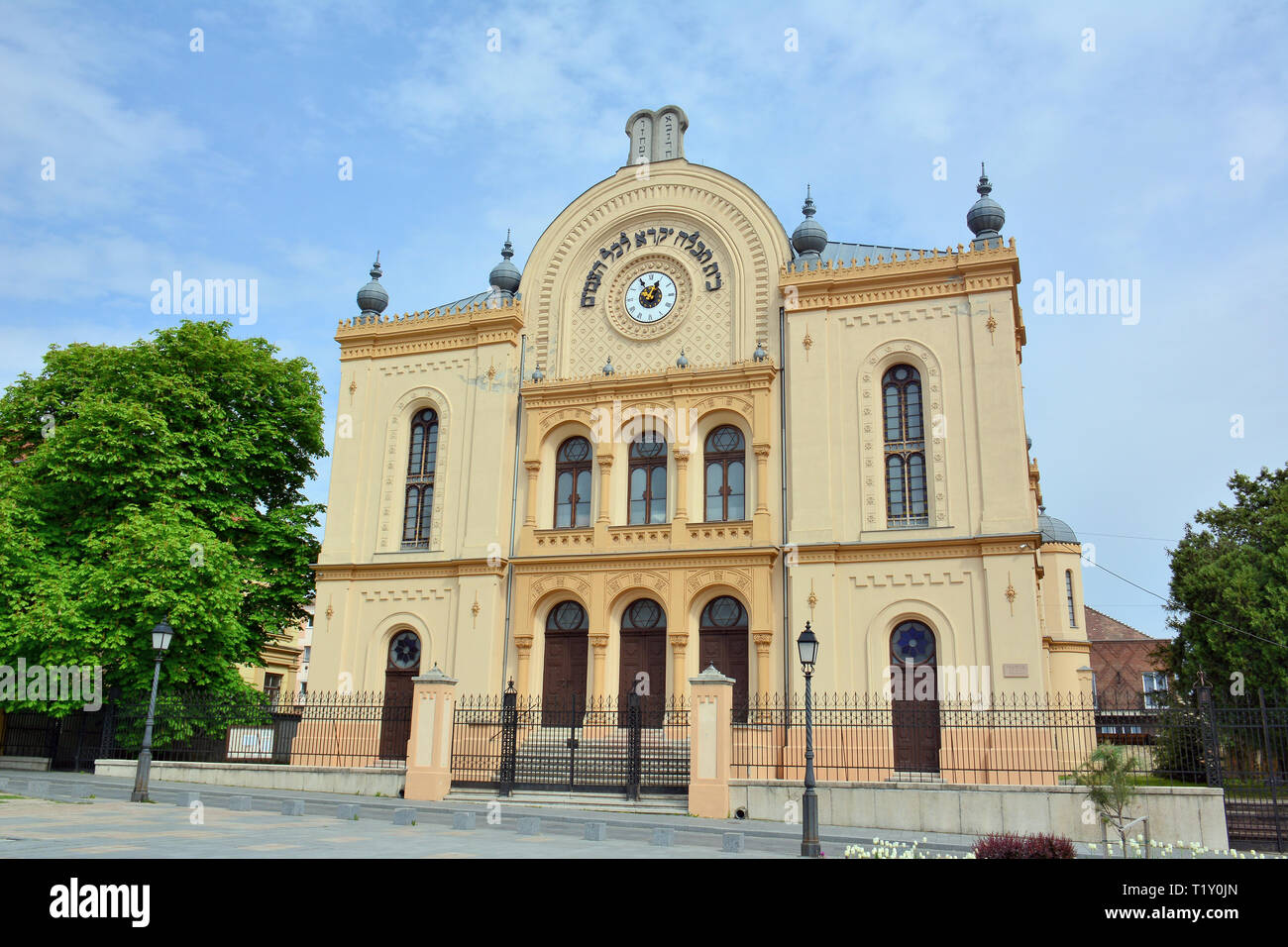 Synagogue, Pecs, Hungary. Zsinagóga, Pécs, Magyarország Stock Photo - Alamy