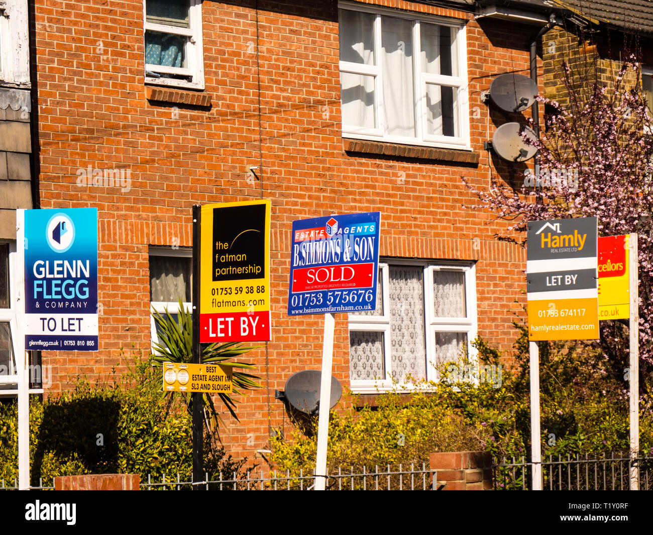 Slough berkshire sign hi-res stock photography and images - Alamy