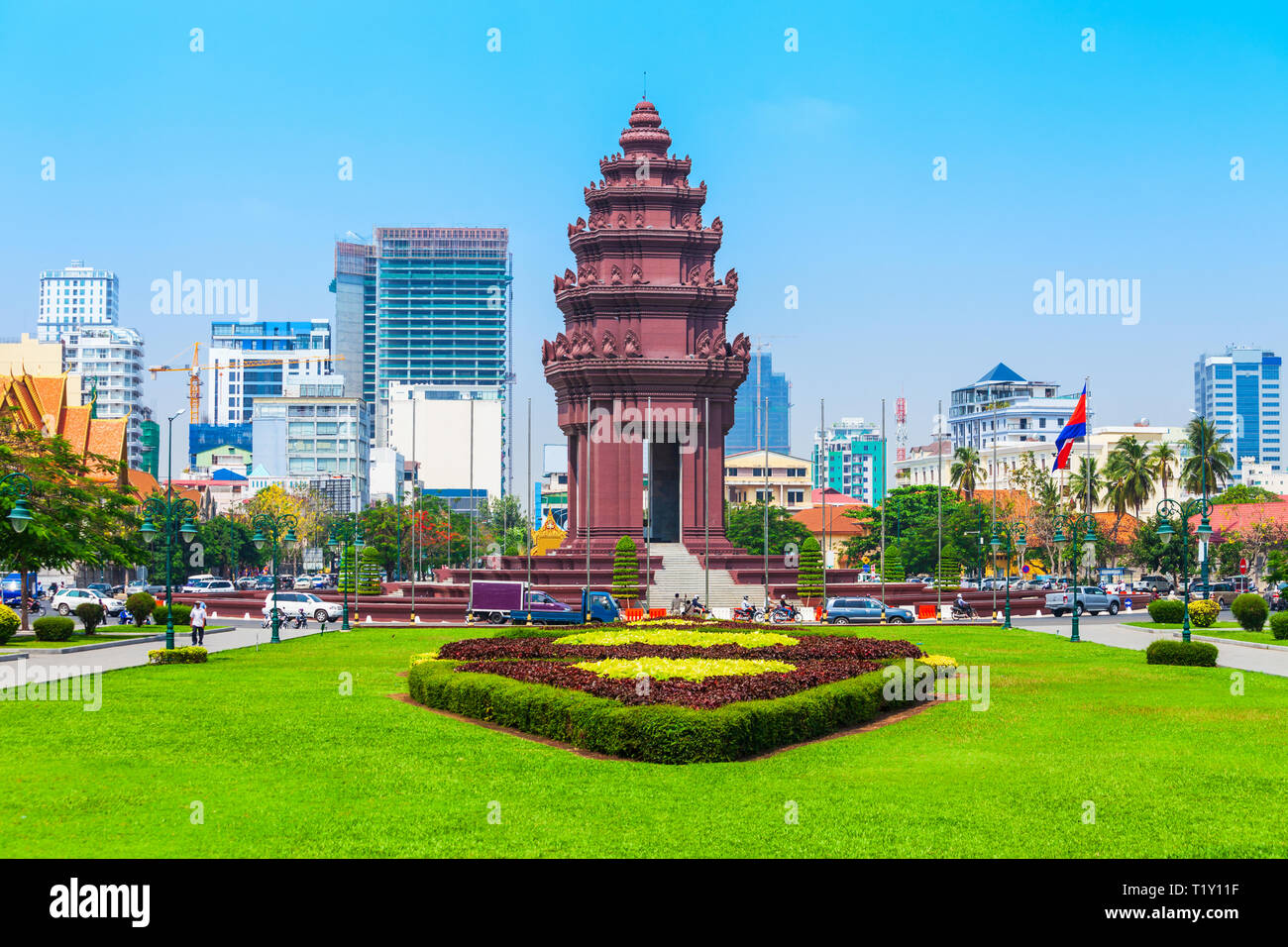 The Independence Monument or Vimean Ekareach in Phnom Penh city ...