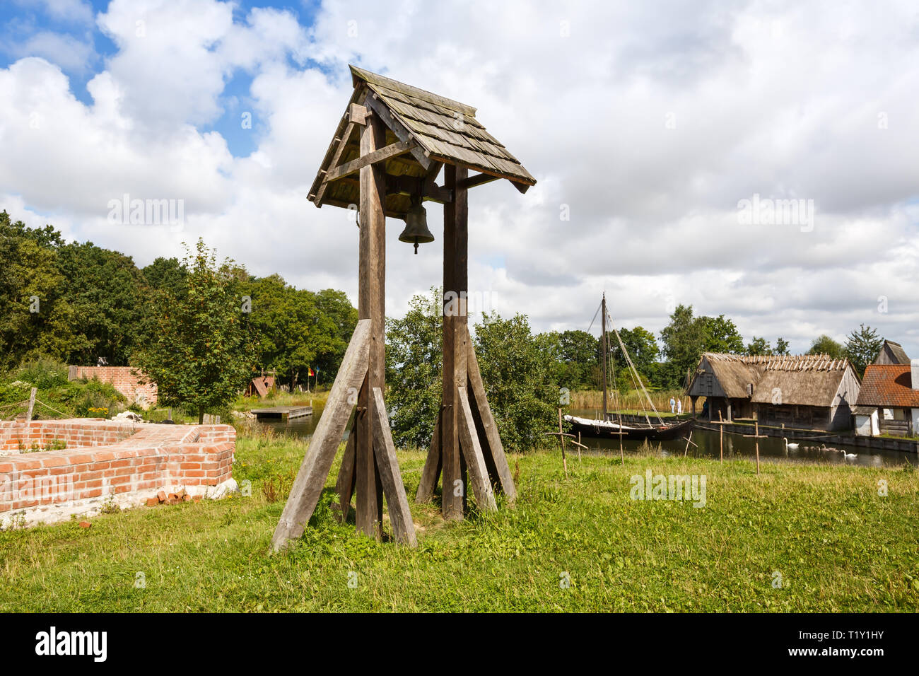 Medieval house reconstruction hi-res stock photography and images - Alamy