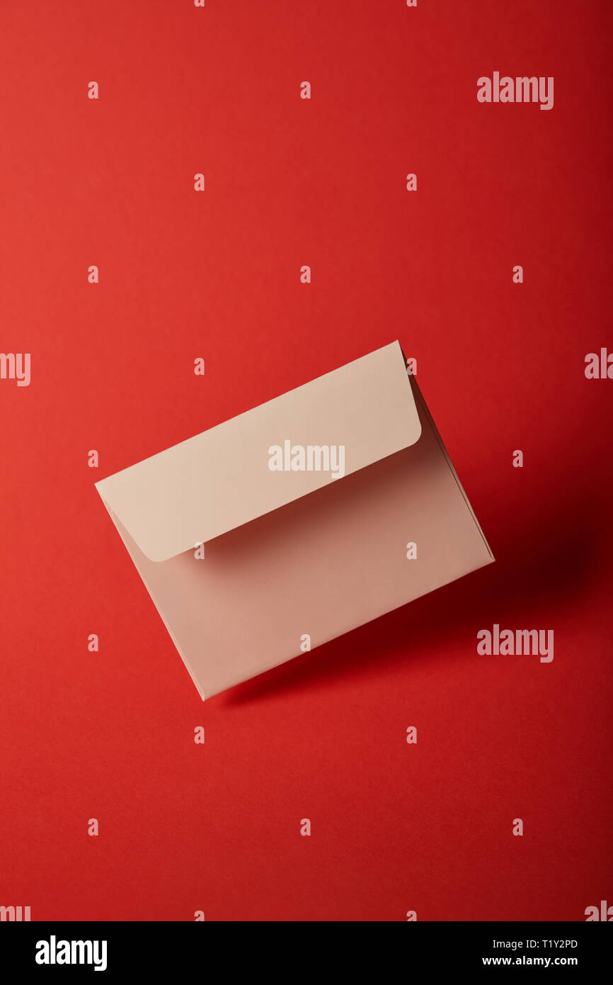 Empty envelope hi-res stock photography and images - Alamy