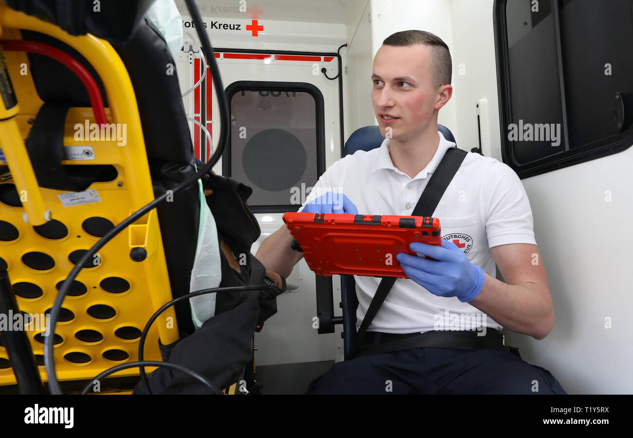 Ambulance at scene hi-res stock photography and images - Alamy