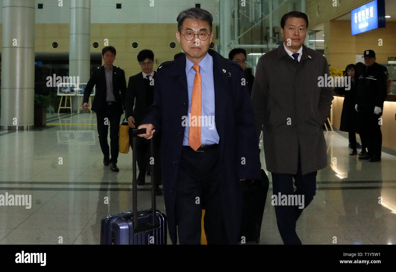 25th Mar, 2019. Seoul officials head to liaison office after North's ...