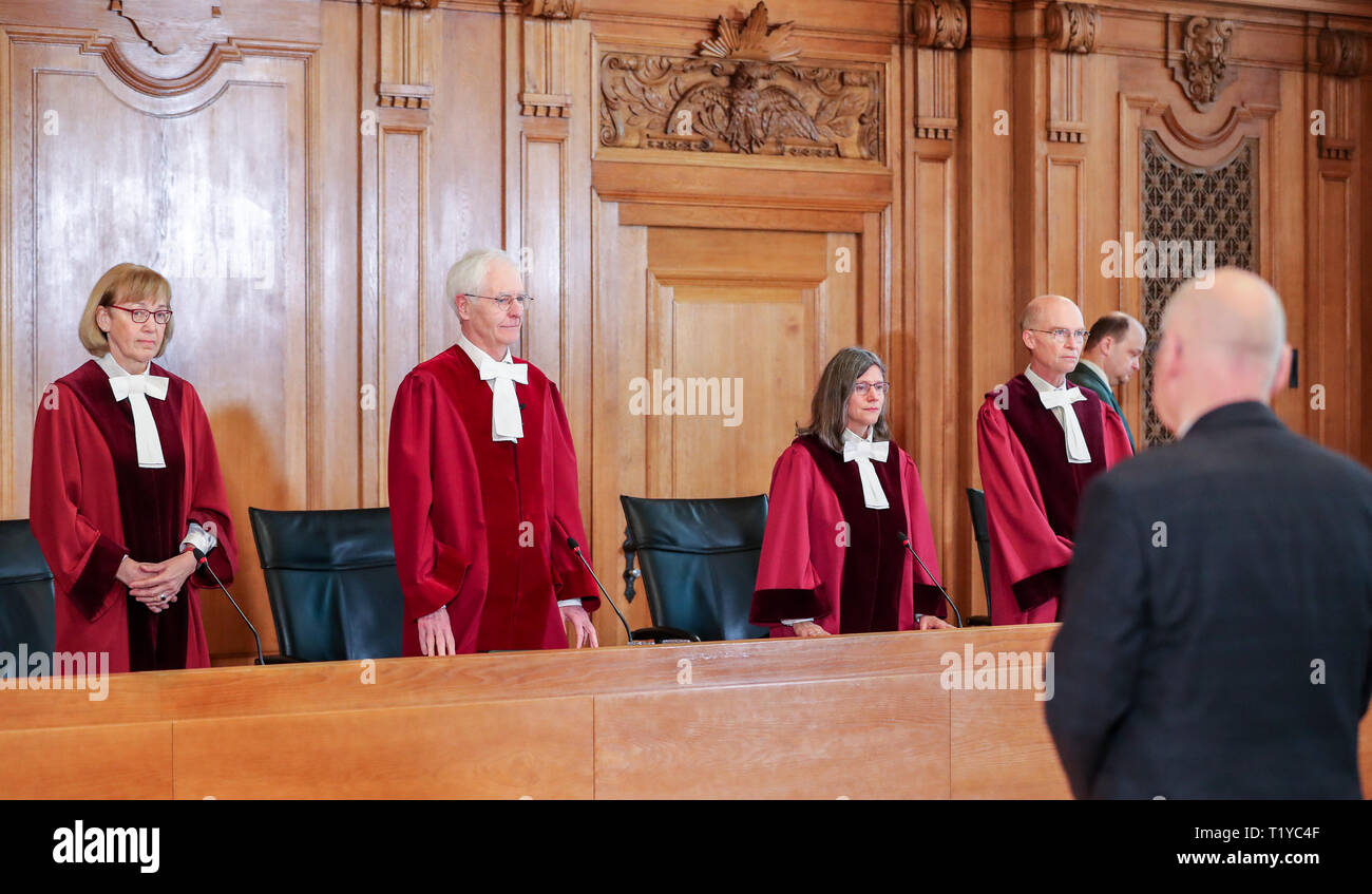 Judge is presiding over a court case hi-res stock photography and ...