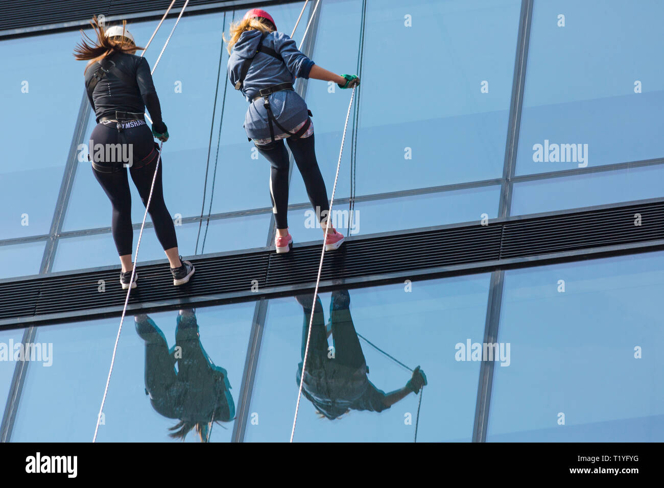 Abseiling down windows hi-res stock photography and images - Alamy