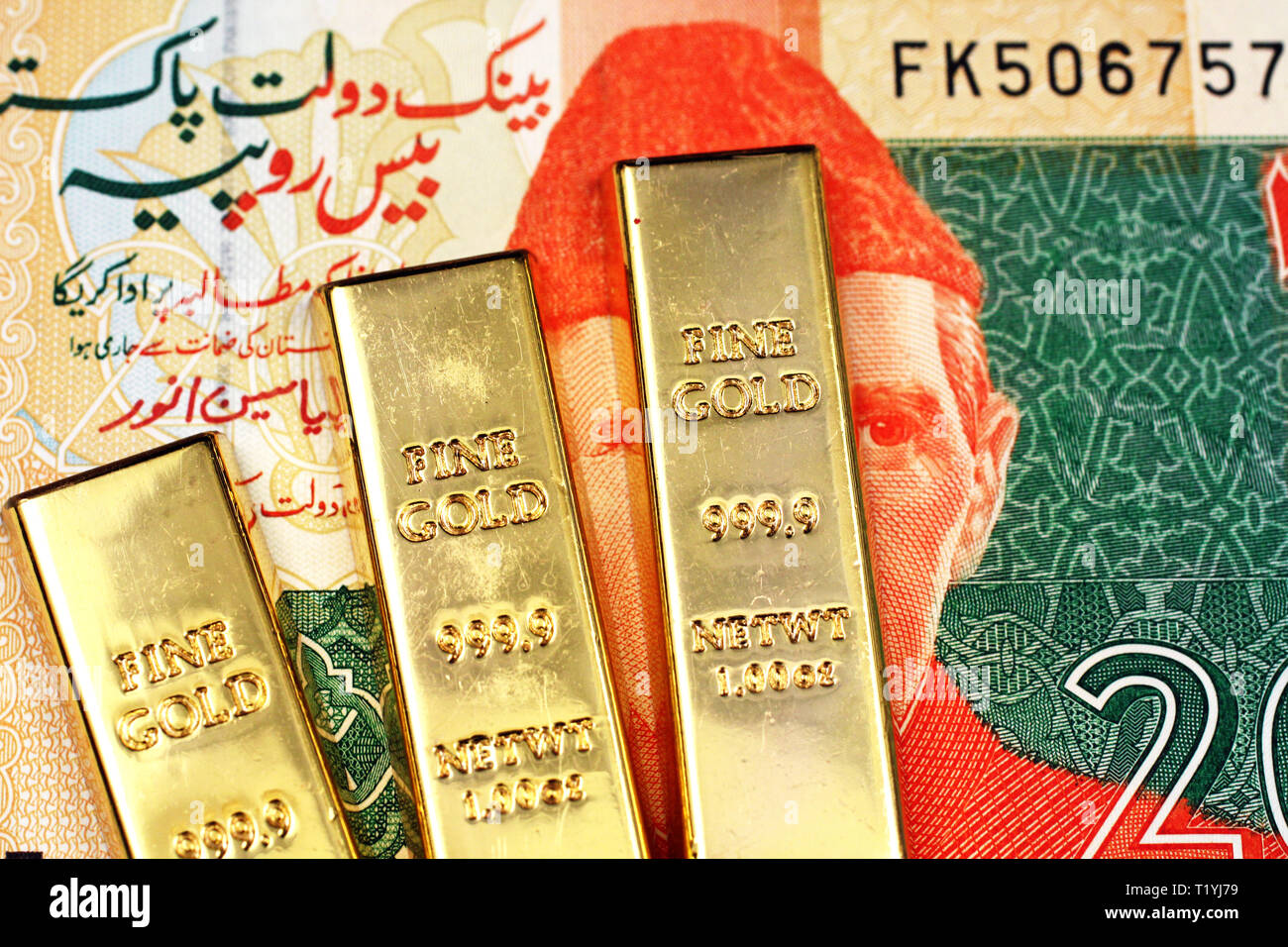 Pakistani rupee note hi-res stock photography and images - Alamy