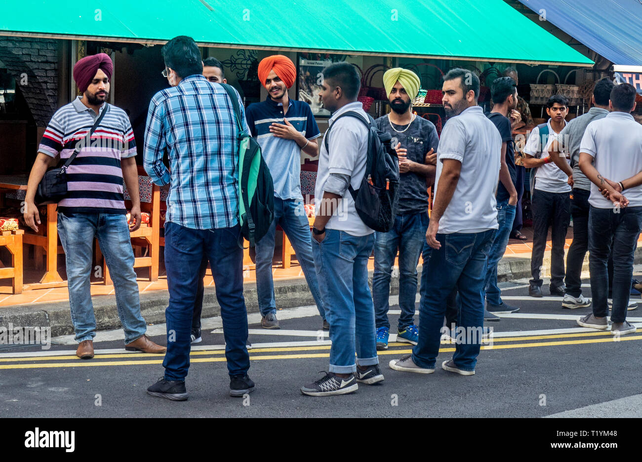 Baghdad street hi-res stock photography and images - Alamy