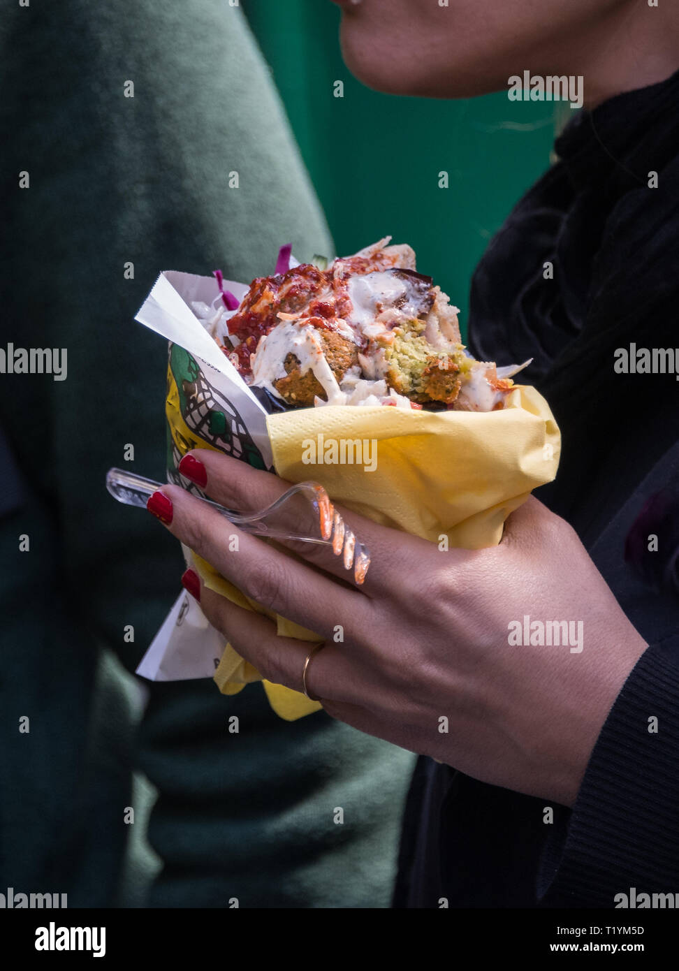Eating falafel in the Marais area of Paris, France Stock Photo - Alamy