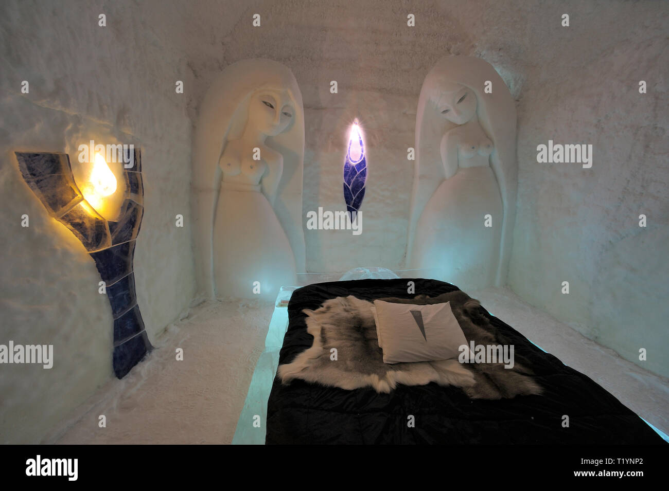 Ice angel sculpture hi-res stock photography and images - Alamy