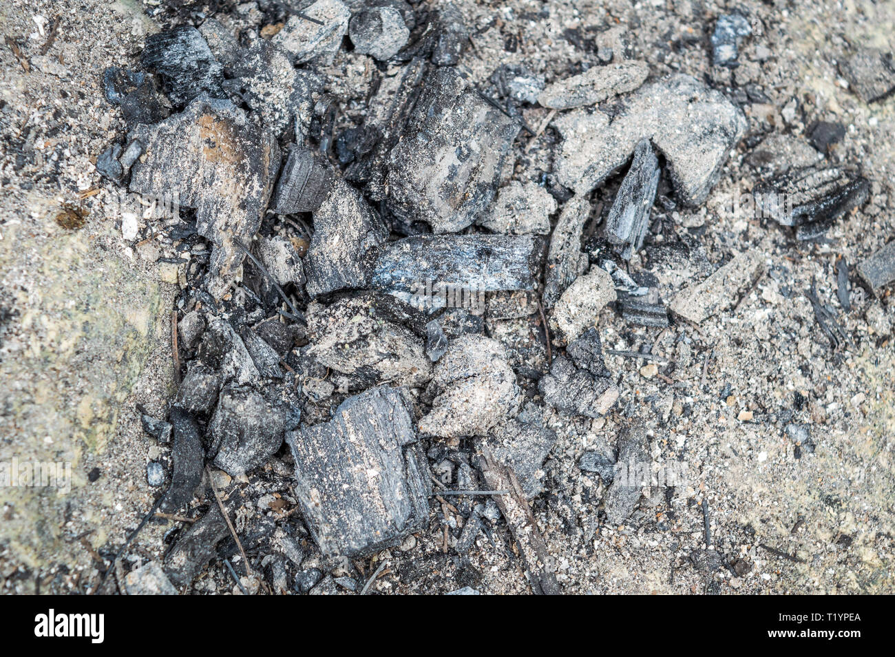 Extinguished fireplace hi-res stock photography and images - Alamy