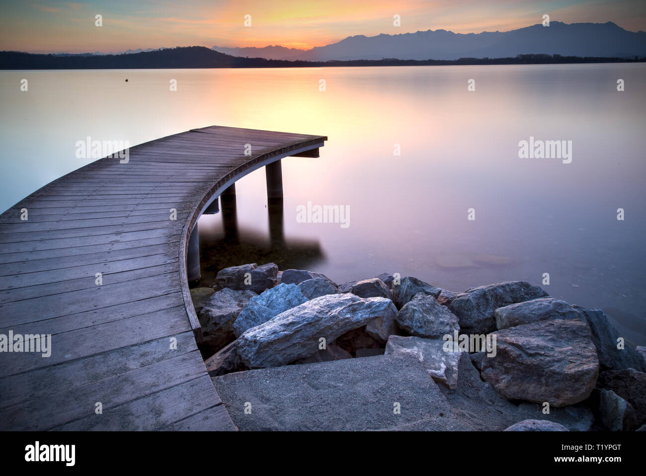Bridge deck on lake hi-res stock photography and images - Alamy