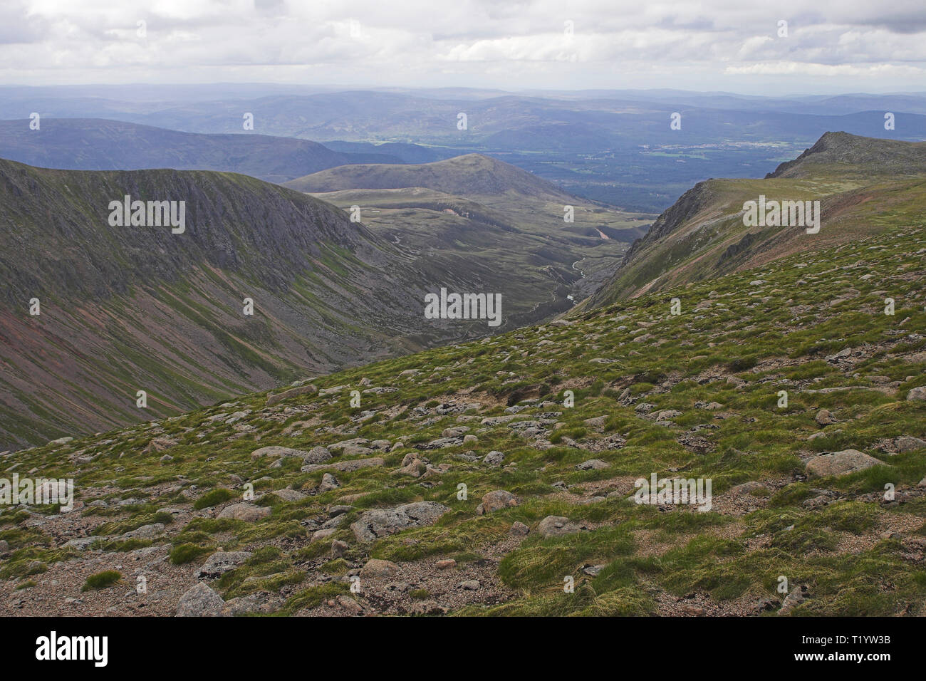 Lairig ghru valley hi-res stock photography and images - Alamy