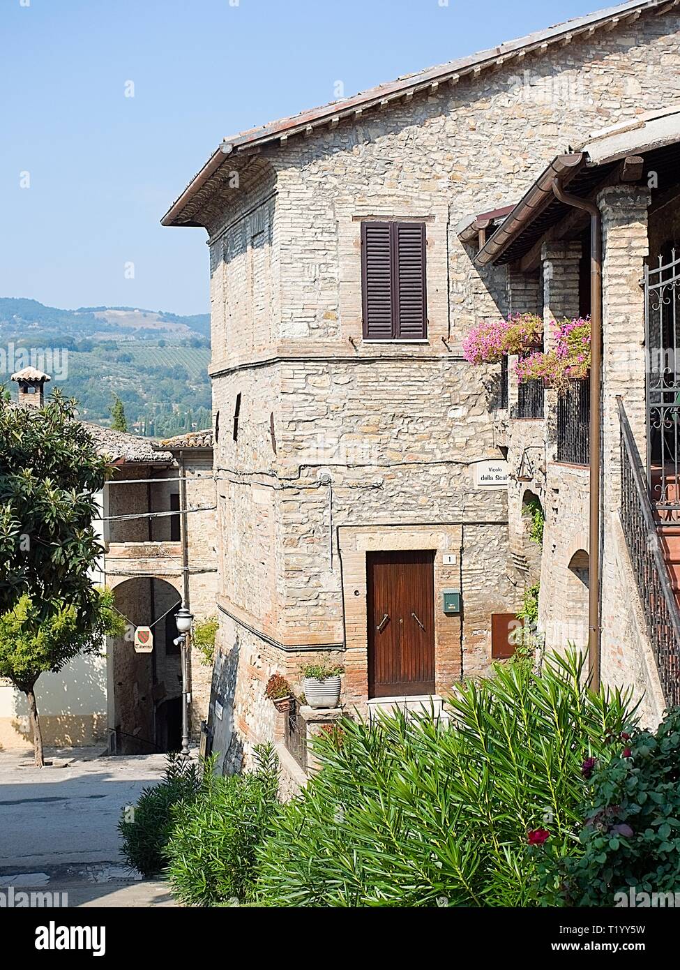 Bevagna Umbria Italia Italy. View of alley in the medieval and ...