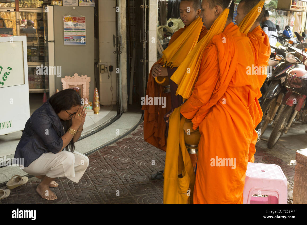 Cambodia monks donation hi-res stock photography and images - Alamy