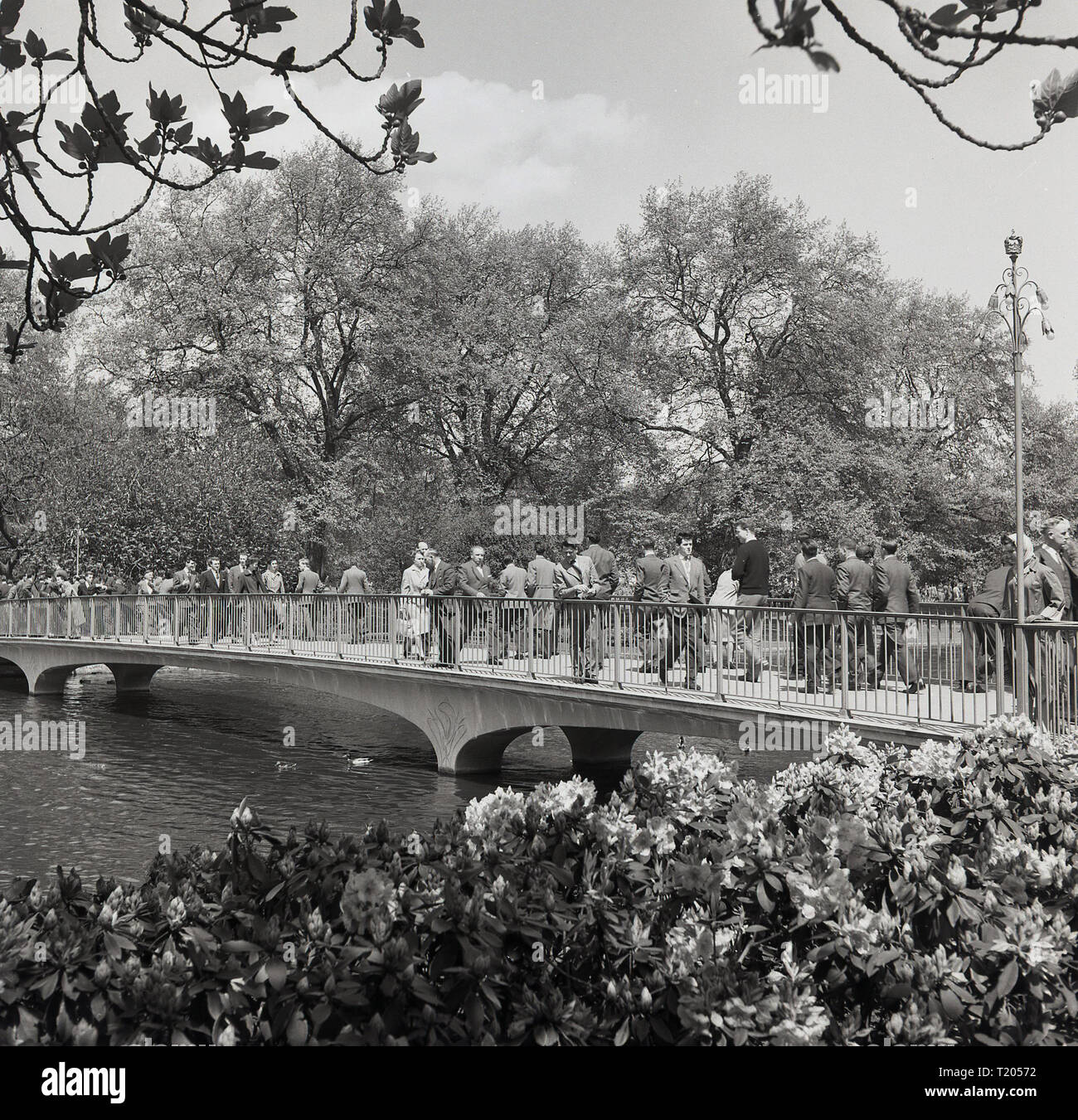 1950s park hi-res stock photography and images - Alamy