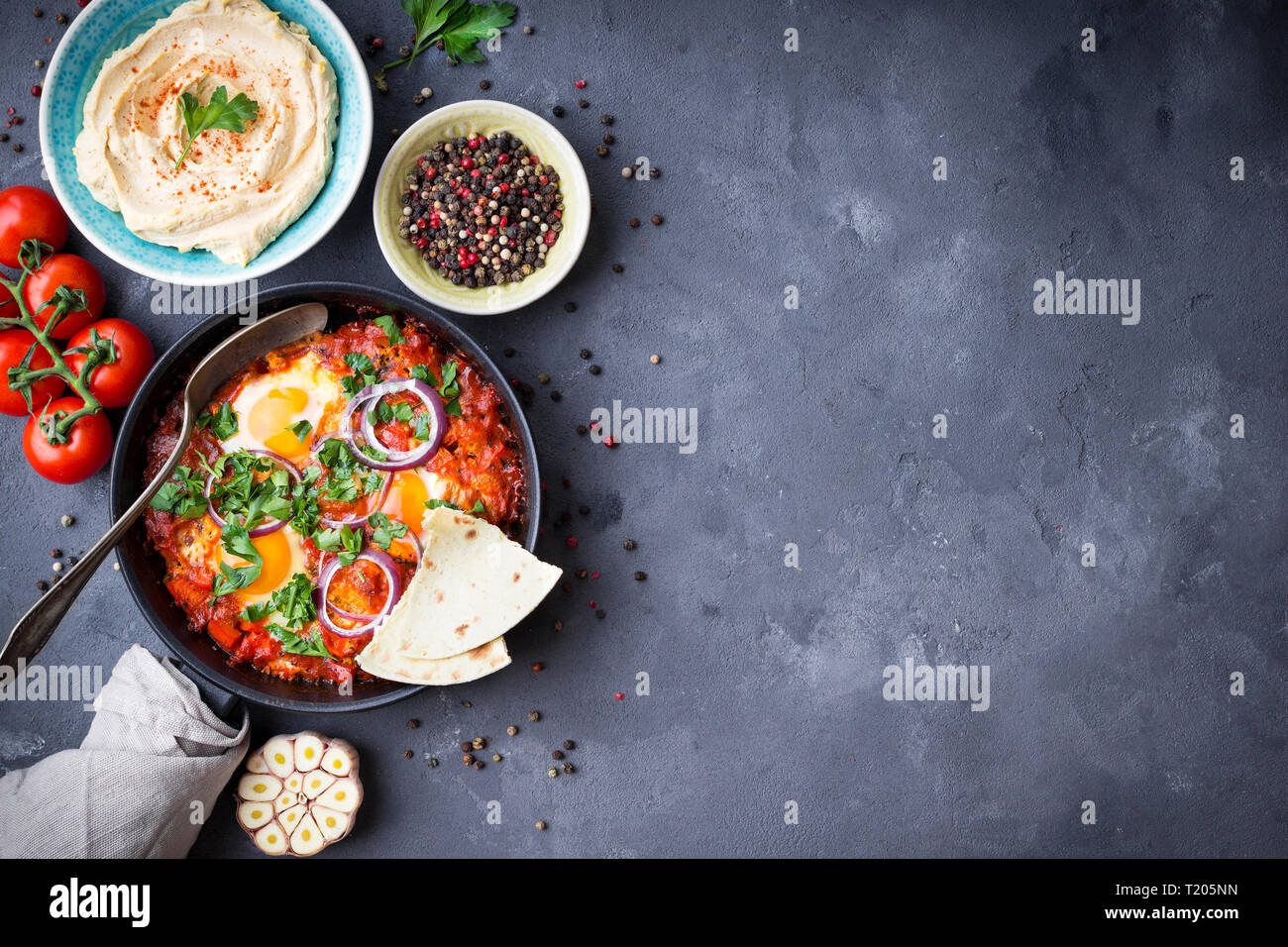 Israeli pita bread pan hi-res stock photography and images - Alamy
